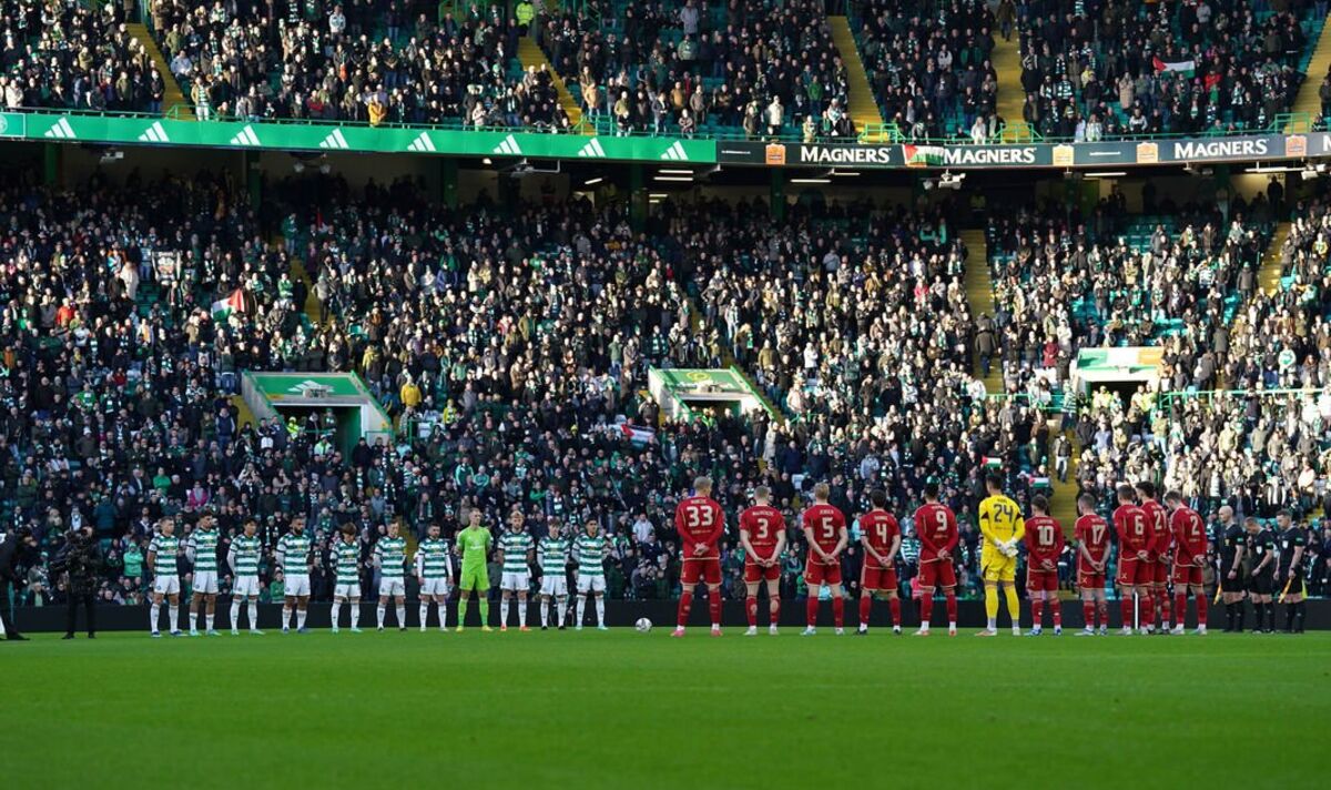Les fans du Celtic huent pendant la minute de silence du dimanche du ...